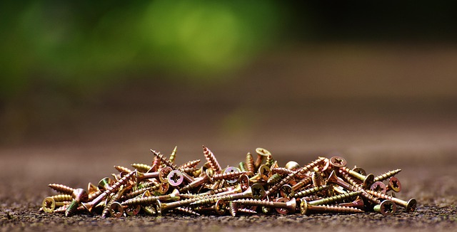 Right-Hand vs Left-Hand Screw Threads | Fasteners | OneMonroe